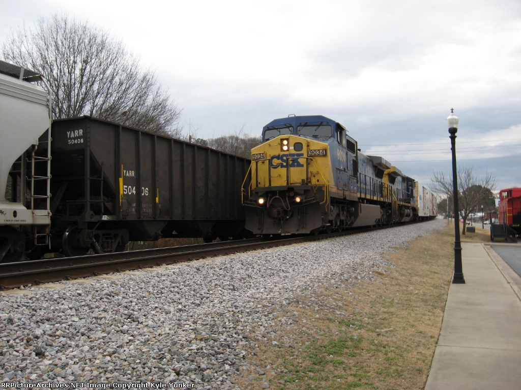 NB intermodal train Q142 passing Q647